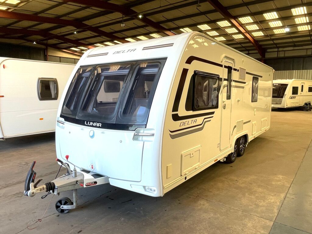 Lunar Delta RI Twin Axle 4 Berth Island Bed Caravan - Samco Caravans ...